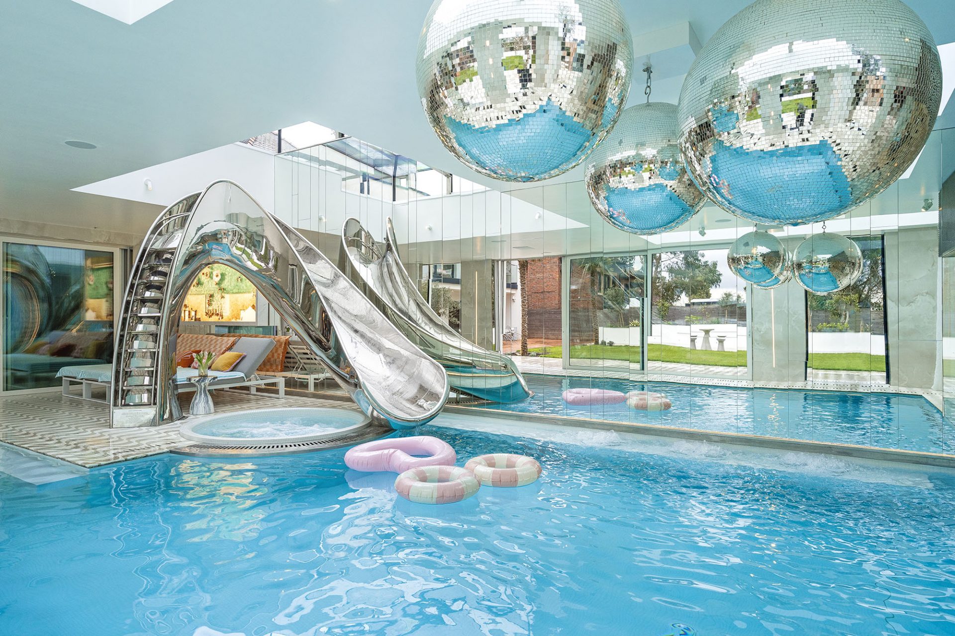 Video | Reflex luxury pool slide | Splinterworks