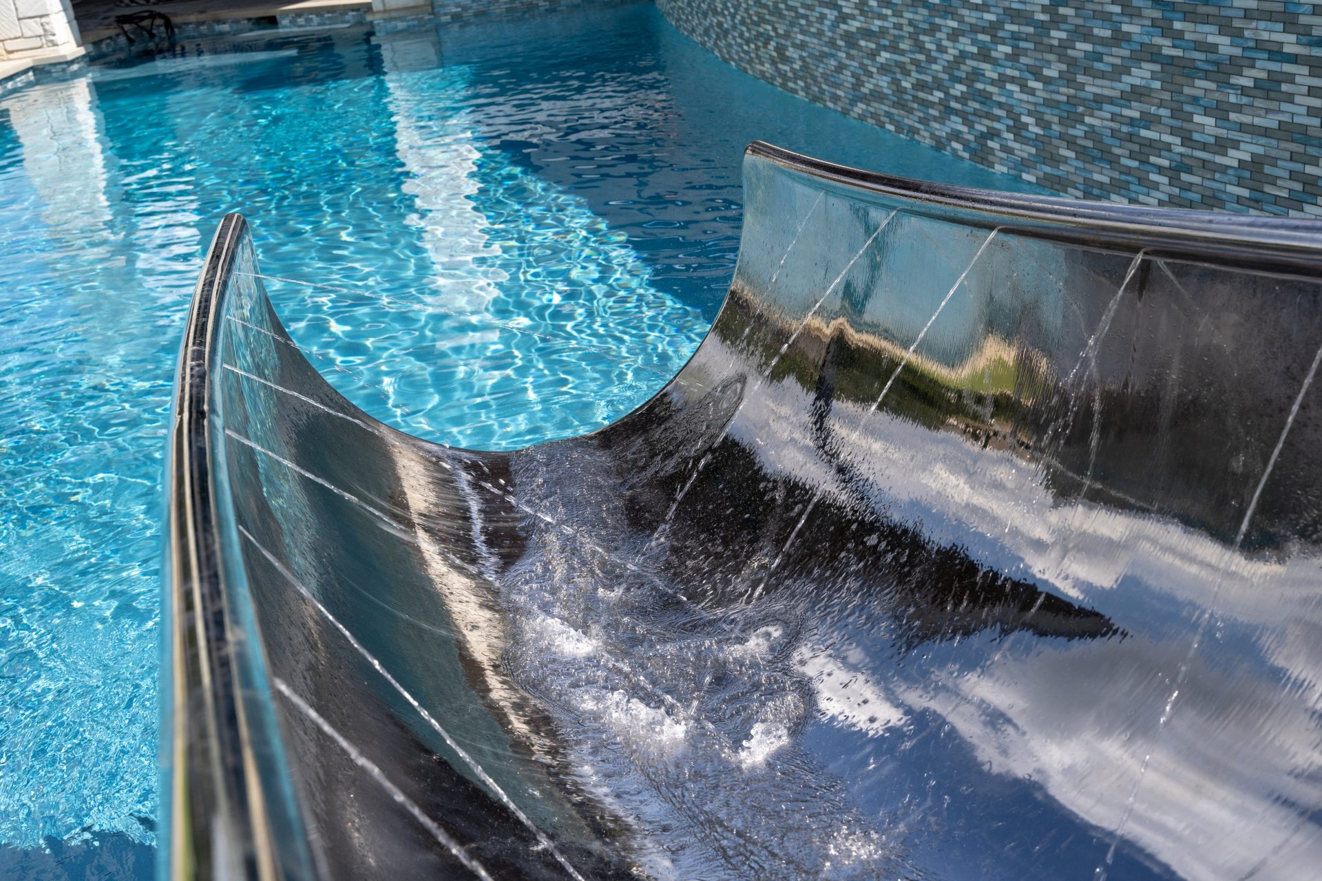 Halo | cantilevered pool slide | by Splinterworks